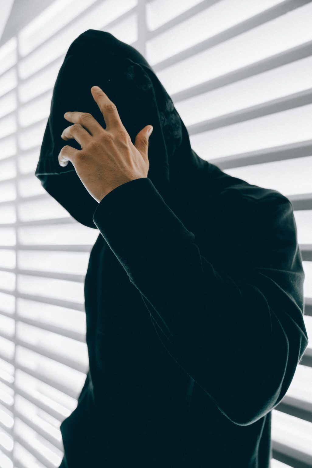 What is a Romance Scammer? (Tips And Tricks To Spot One!) | We Get ...